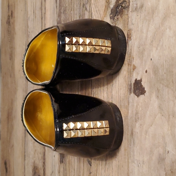 Victor Alfaro | Shoes | Victor Alfaro Becks Black Flats | Poshmark